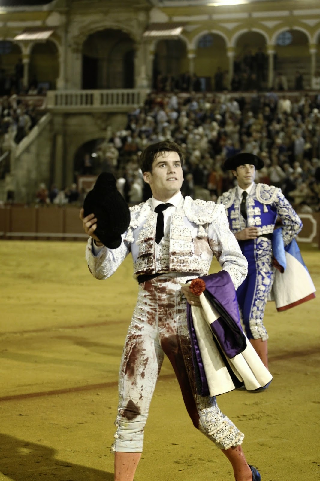 Gelán Noticias: TOROS EN SEVILLA.- Solitaria vuelta al ruedo de José ...
