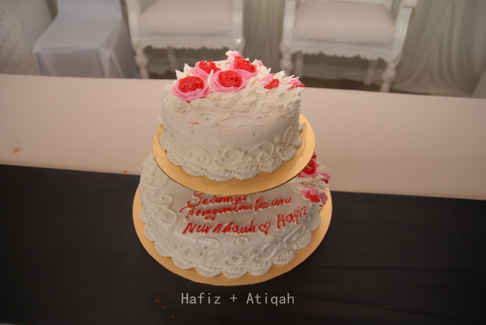 Simple but Perfect by Cik 'Puan' Tqah: Review Meja Beradap + Potong Kek