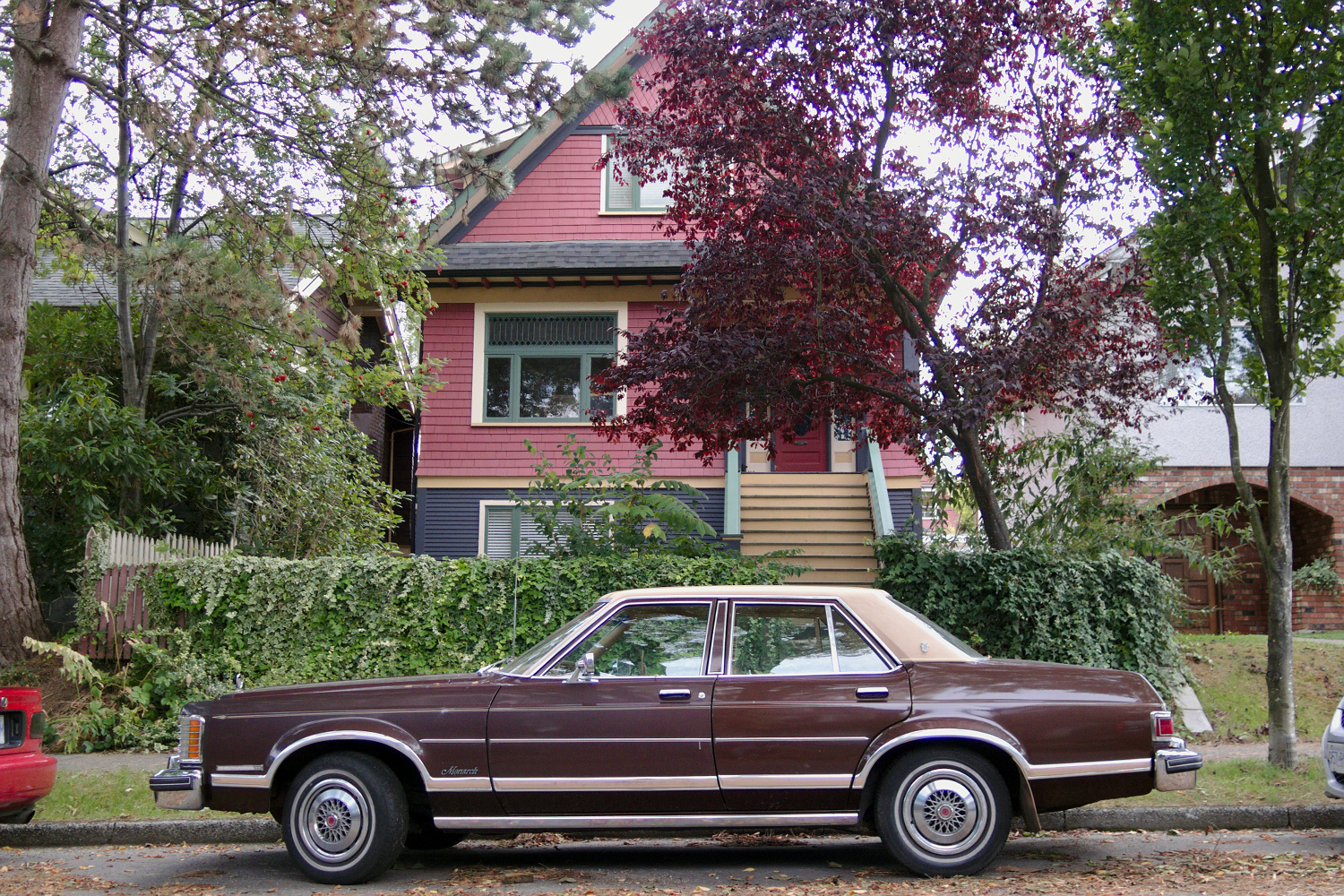 Old Parked Cars Vancouver: 1975 Mercury Grand Monarch Ghia