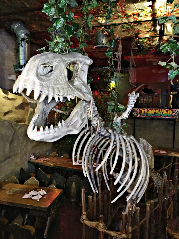 三言兩語難以描述的美國生活，我用美食來紀錄。: 南加州美食：侏儸紀主題餐廳 Jurassic Restaurant - City of ...