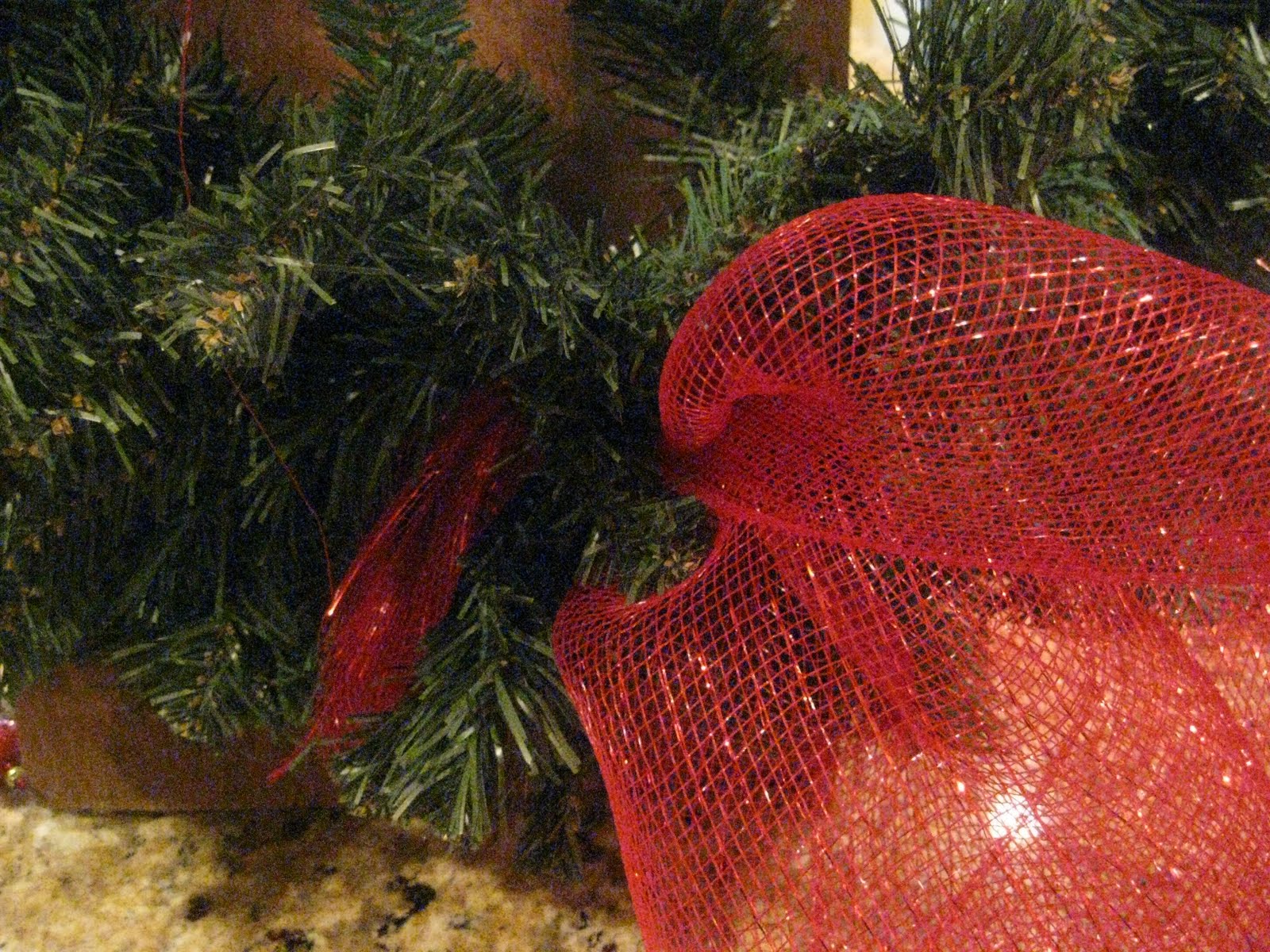 Kristen's Creations: Christmas Mesh Wreath Tutorial!