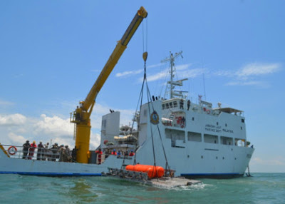 DEFENSE STUDIES: Latihan Pengguguran Air Droppable Rigid Hull ...
