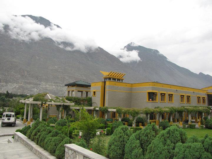 Fida Karim: Hunza: Pakistan’s Valley of Bliss