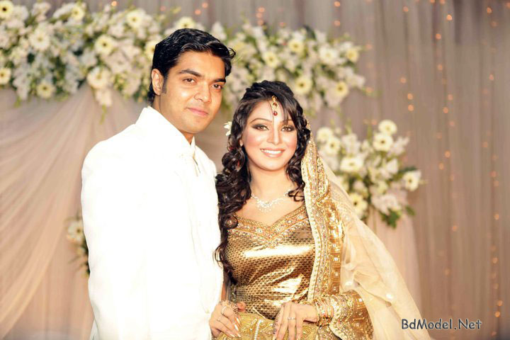 Model Glamour: Bangladeshi Model Sadia Jahan Prova Engagement