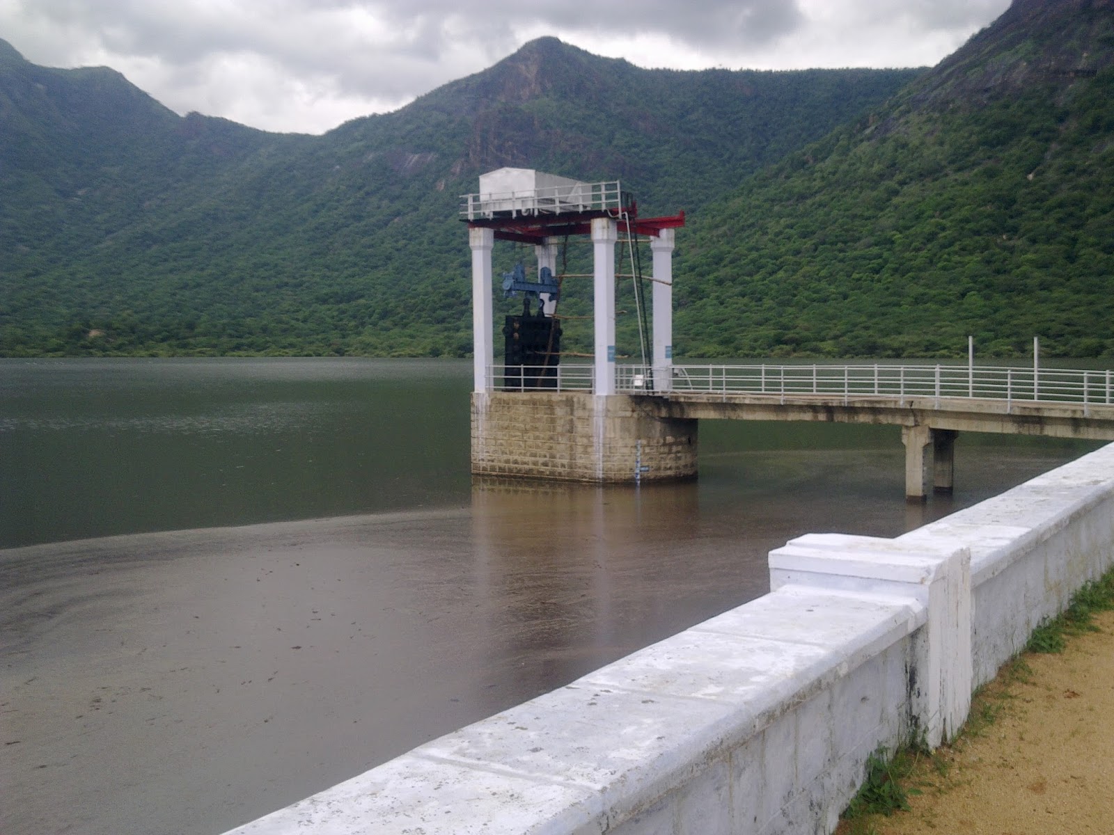 Tamilnadu Tourism: Pilavakkal Dam, Vathirairuppu (Watrap), Virudhunagar