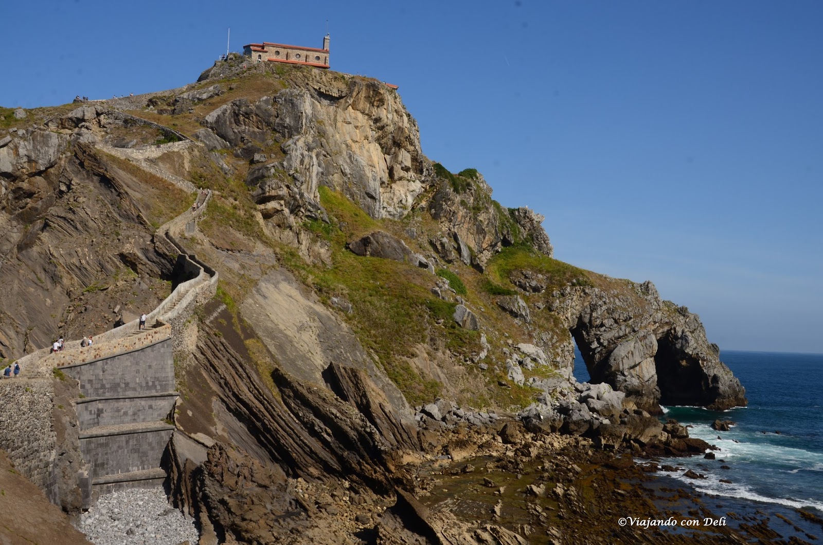 Viajando con Deli: Gaztelugatxe, el castillo de roca