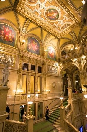 Italophile Book Reviews: The Figaro Murders by Laura Lebow