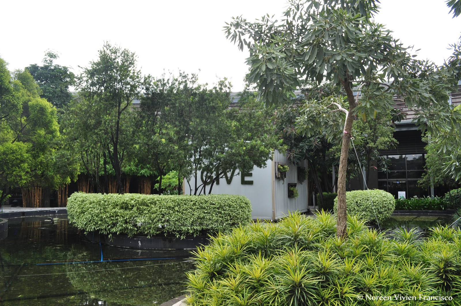 Philippines: 21st Century Parks: TriNoma RoofTop Park