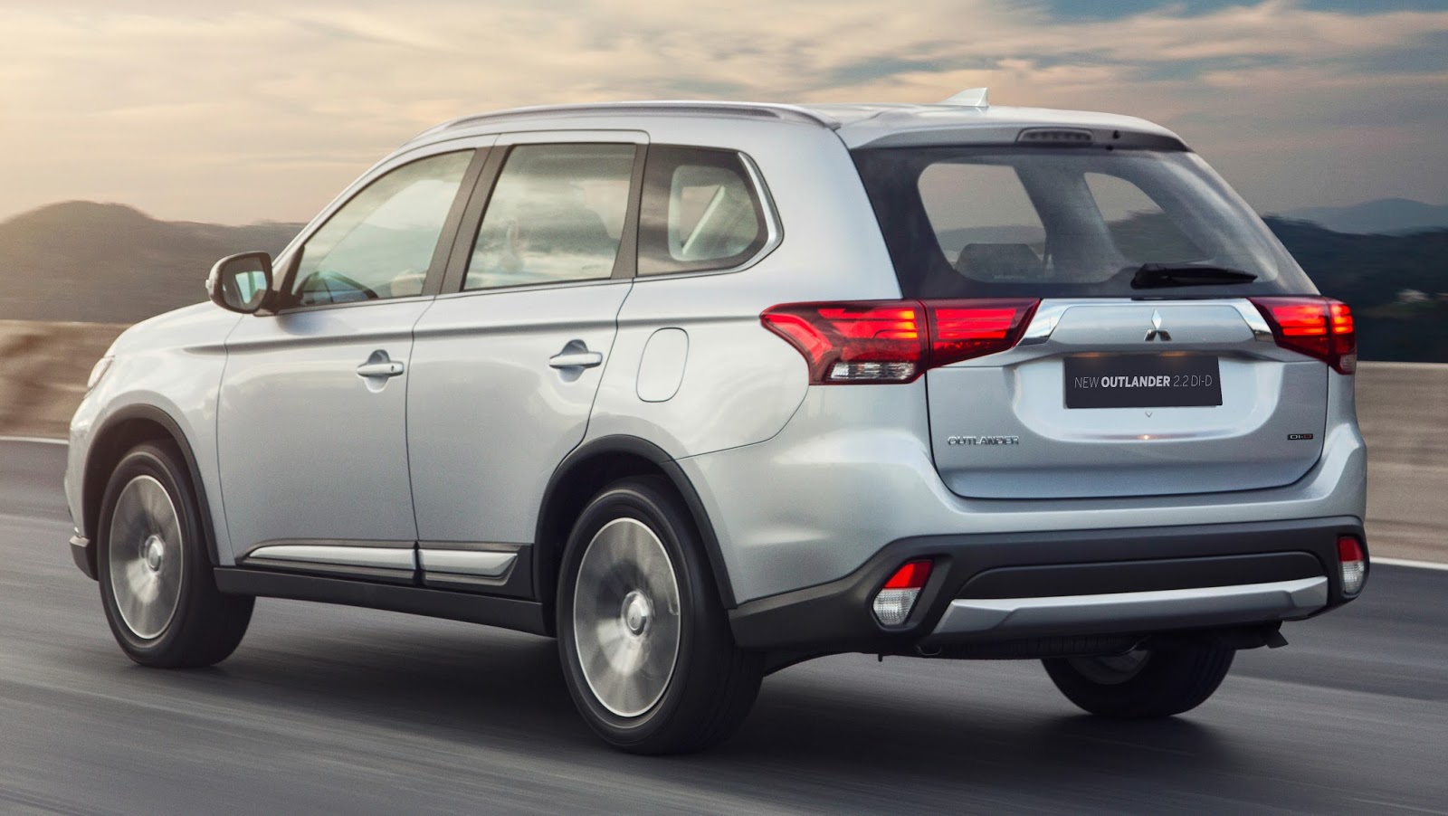 Mitsubishi Outlander 2017 traz novas versões 2.0 gasolina e 2.2 diesel