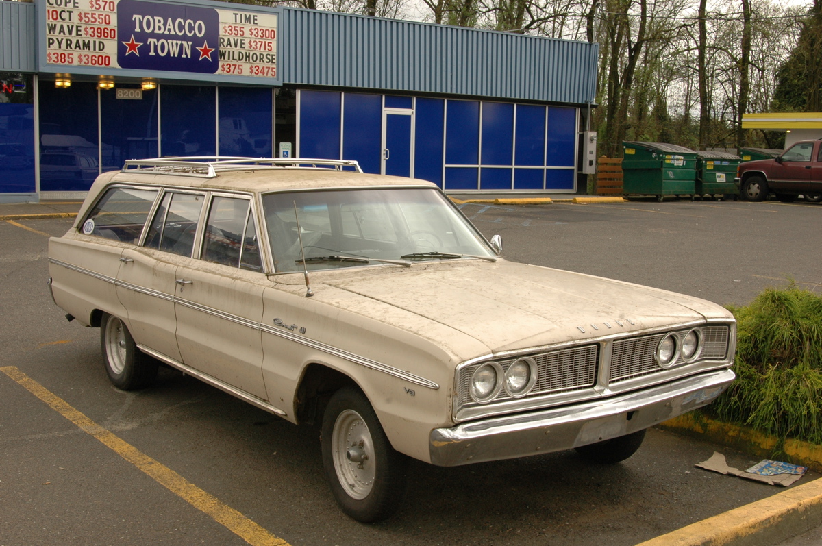 OLD PARKED CARS.: 1966 Dodge Coronet 440 Wagon.