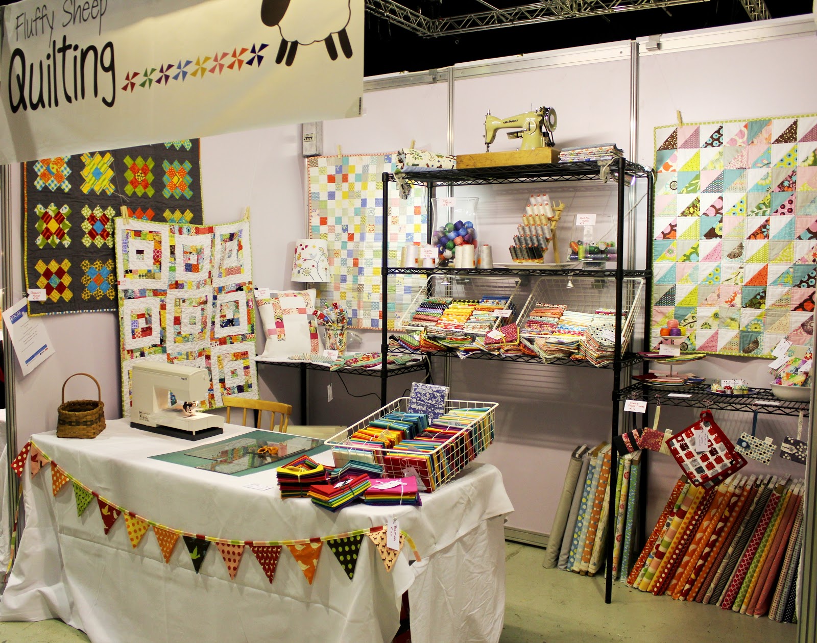 Fluffy Sheep Quilting: Fluffy Craft Fair Table