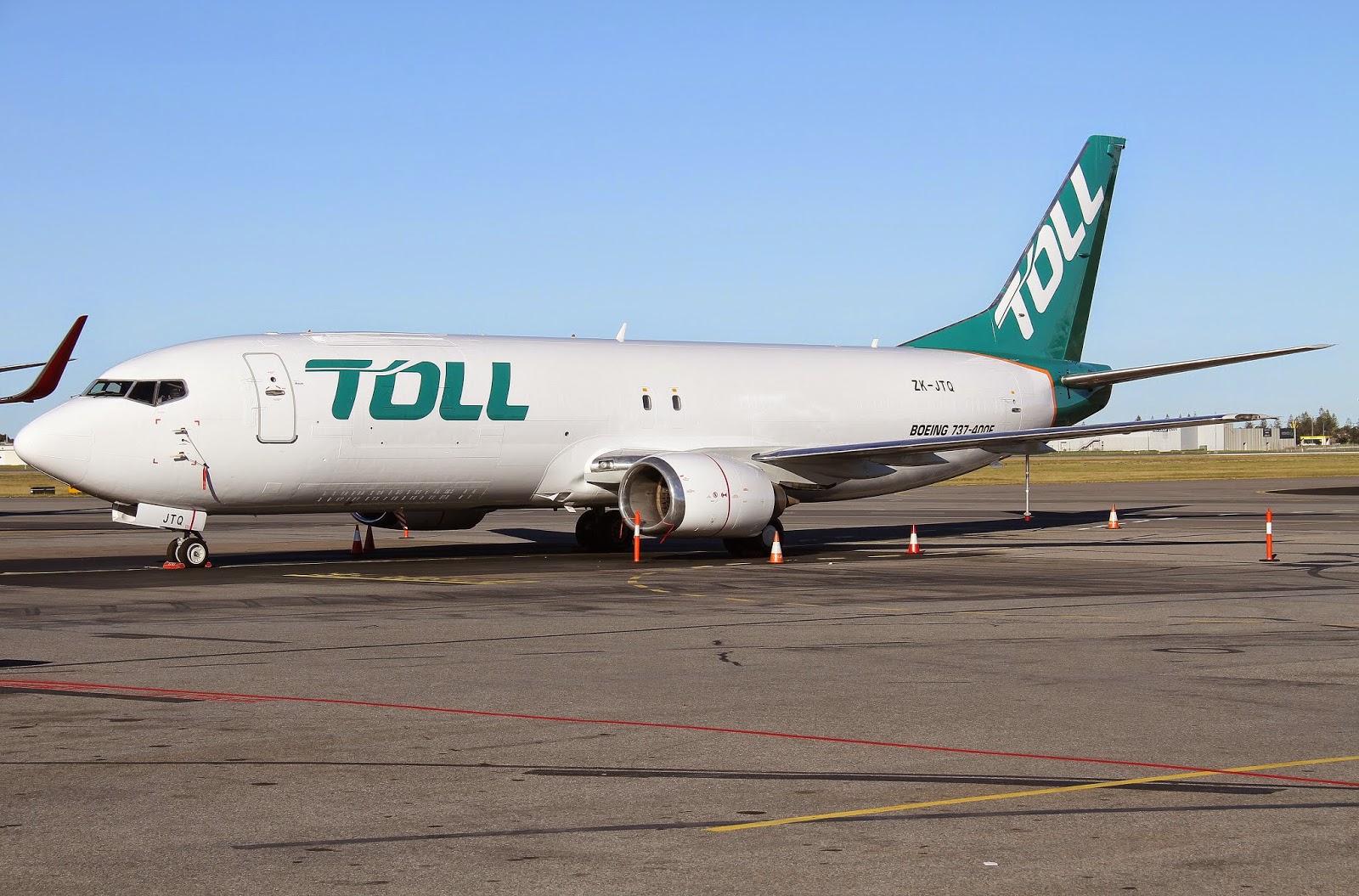 Adelaide Airport Movements: Toll Freight B737-400F ZK-JTQ (1st visit as ...