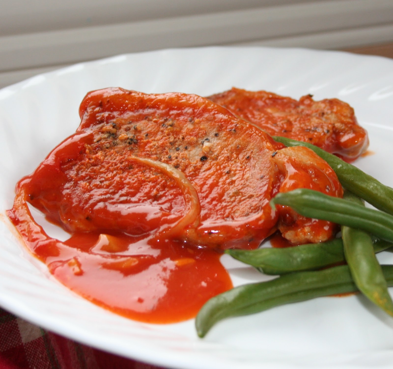 Côtelettes de porc à la sauce tomate