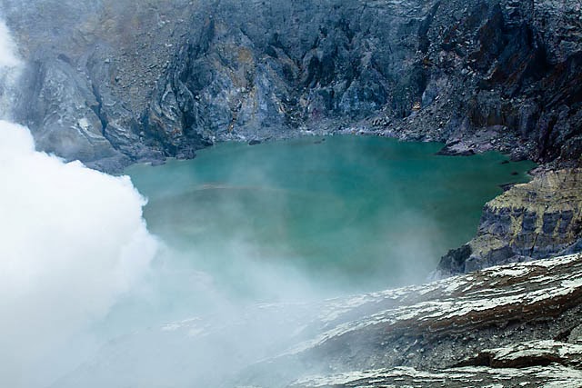 Roving Light TravelPhotoBlog: Kawah Ijen, East Java Indonesia