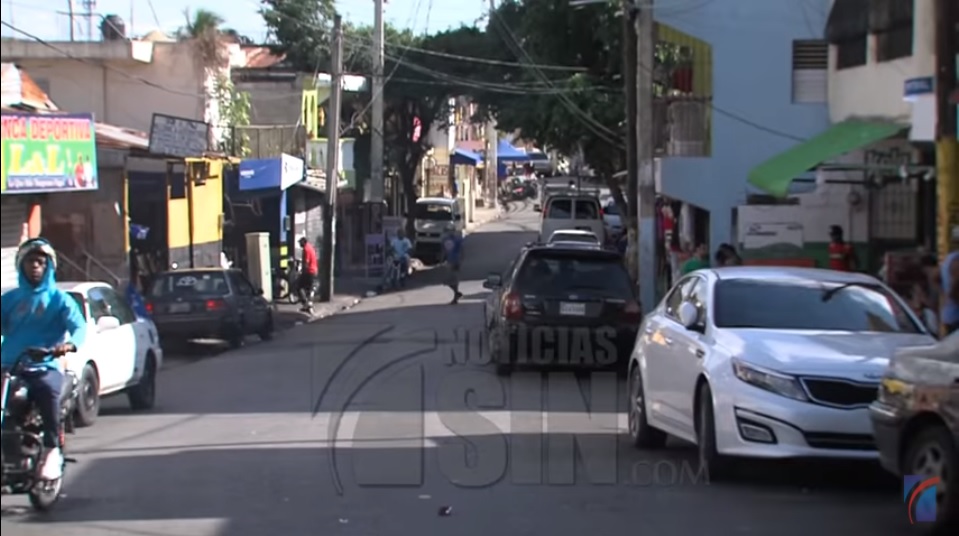 Residentes de Santo Domingo Oeste se quejan por la falta de agua y luz ...
