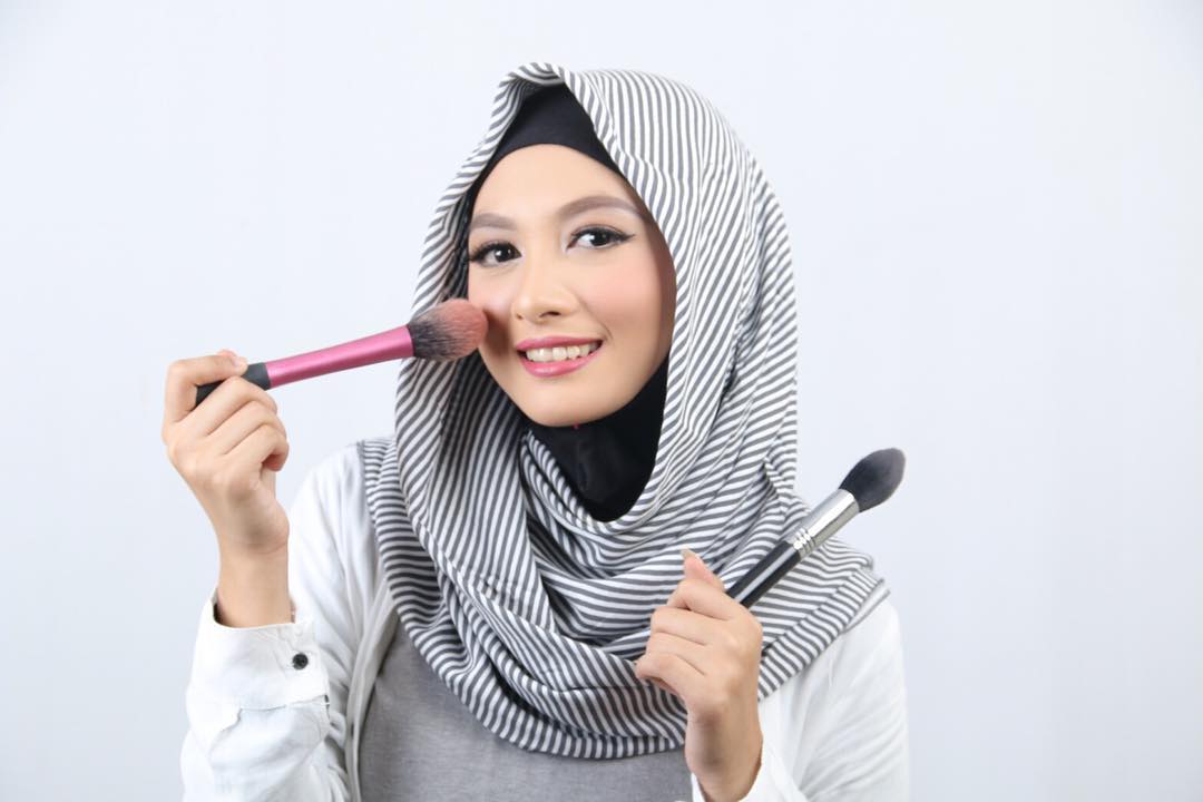 Siti Rohmah, Kasir Cantik yang Terkenal ini Mengubah Tampilan di Bulan ...