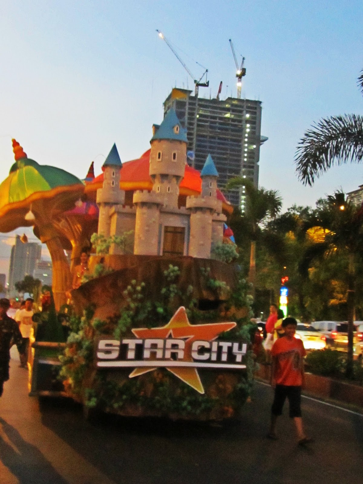 Bisayang Manlalakbay around the Philippines: Aliwan Fiesta 2013 Float ...