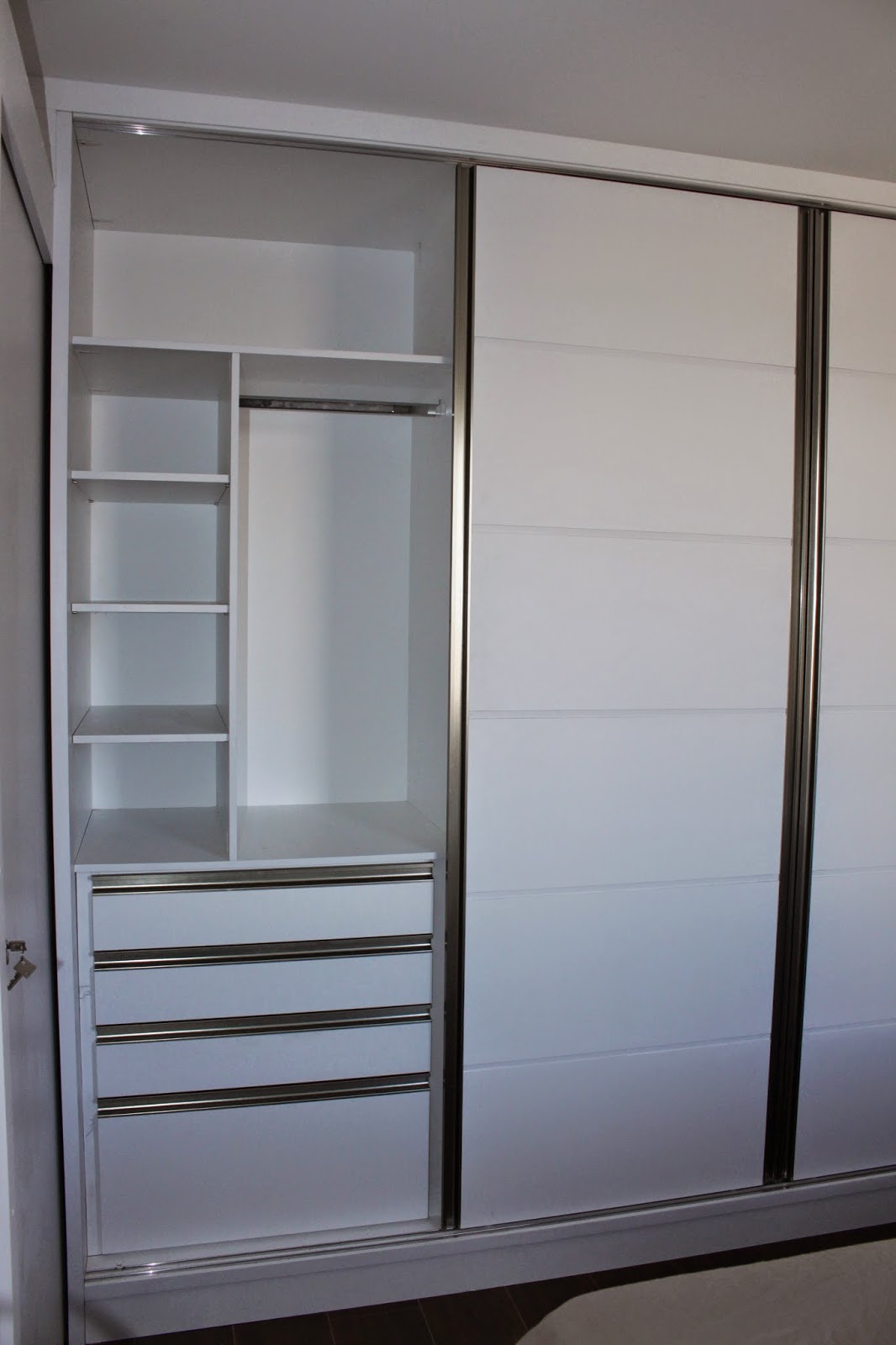 PROJETADOS CM/CM: Guarda Roupa em MDF, com Portas de corre, gavetas ...