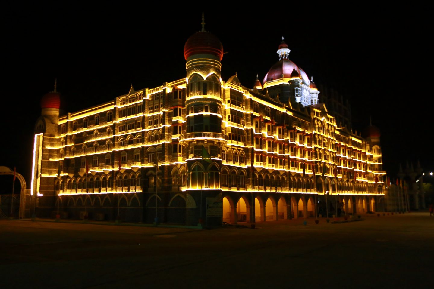 THE HOTEL TAJ