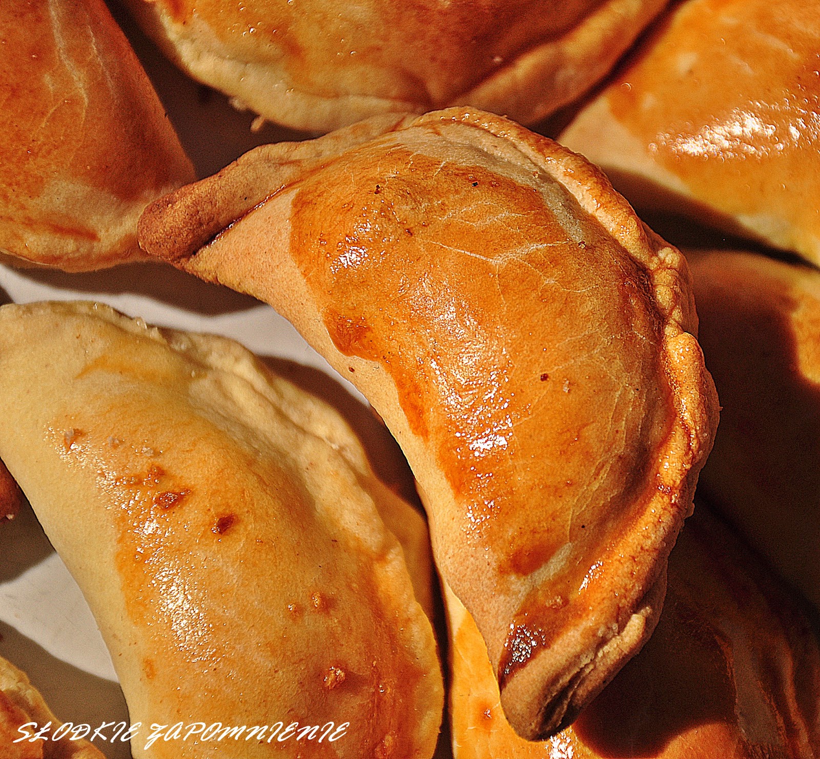 SLODKIE ZAPOMNIENIE.BLOGSPOT.COM: KRUCHE PIEROŻKI Z KONFITURĄ