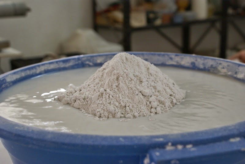 LOS MATERIALES DE USO INDUSTRIAL: LOS AGLOMERANTES Y CONGLOMERADOS