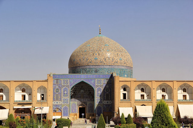 Life is a journey: Persian art and architecture : beauty of form and color
