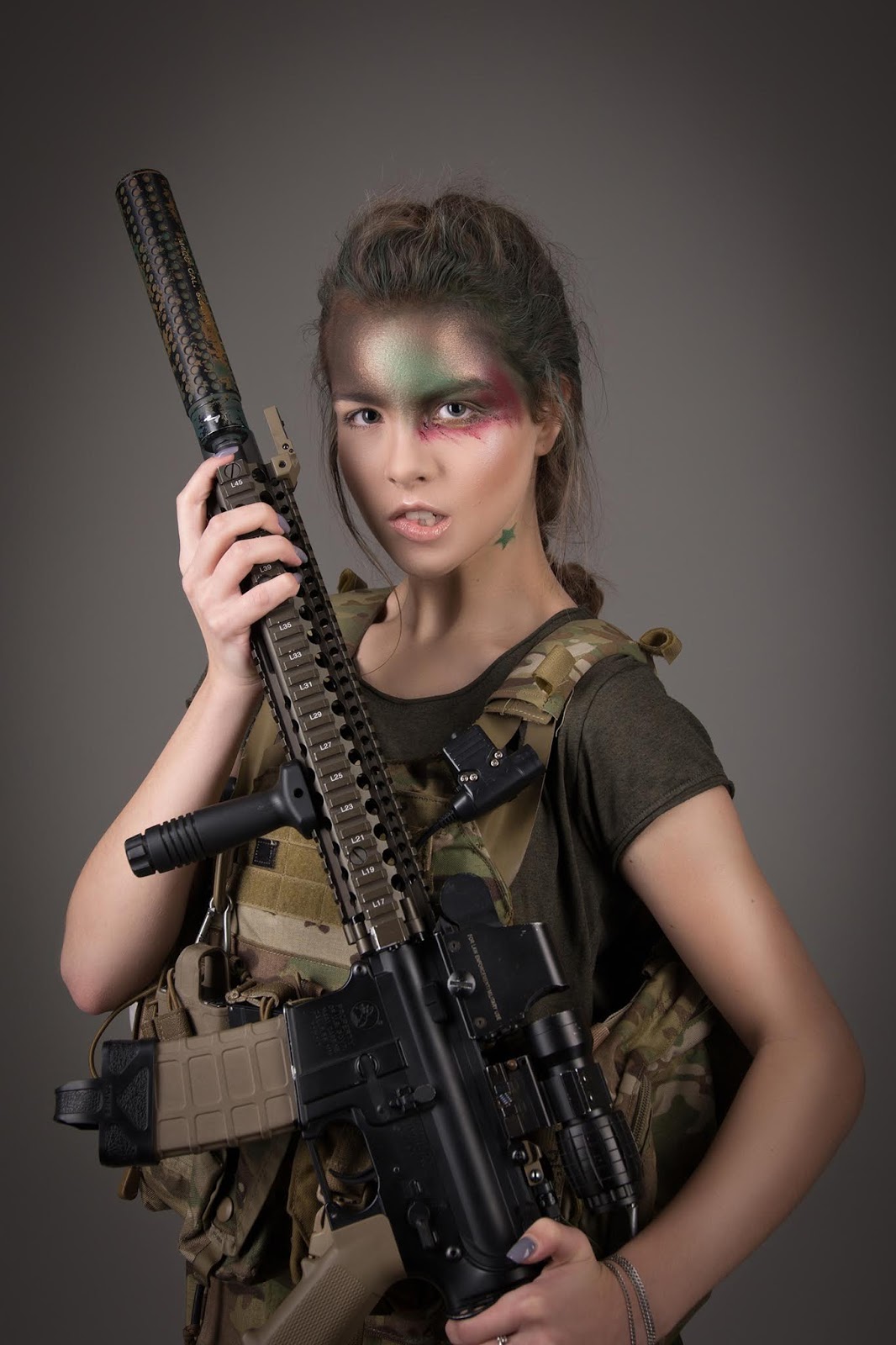 Amazing WTF Facts: Hot Military Girls And Guns Photos
