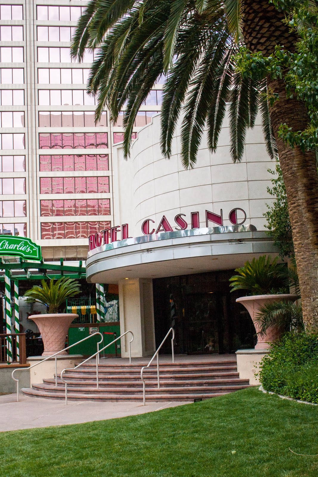 Atlantic City Hotel Rooms: Flamingo Las Vegas "Fab" Room 19120 (7/2012)