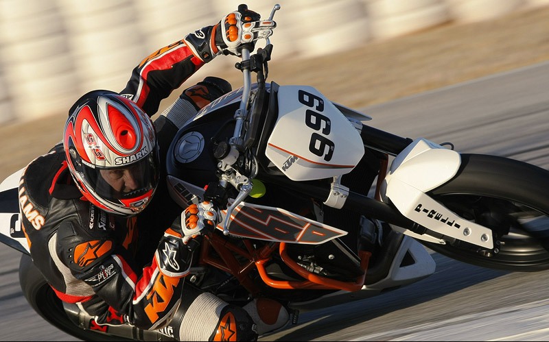 BIKES WORLD: KTM Introduces Track Only Duke 690