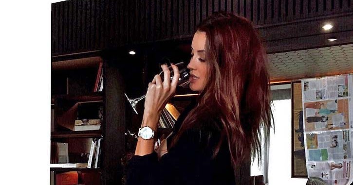 EFHMERIS: ΑΠΟ ΤΟ ΜΠΑΛΙ ΩΣ ΤΗ ΜΥΚΟΝΟ Το «αιώνιο» καλοκαίρι της Bianca Booth