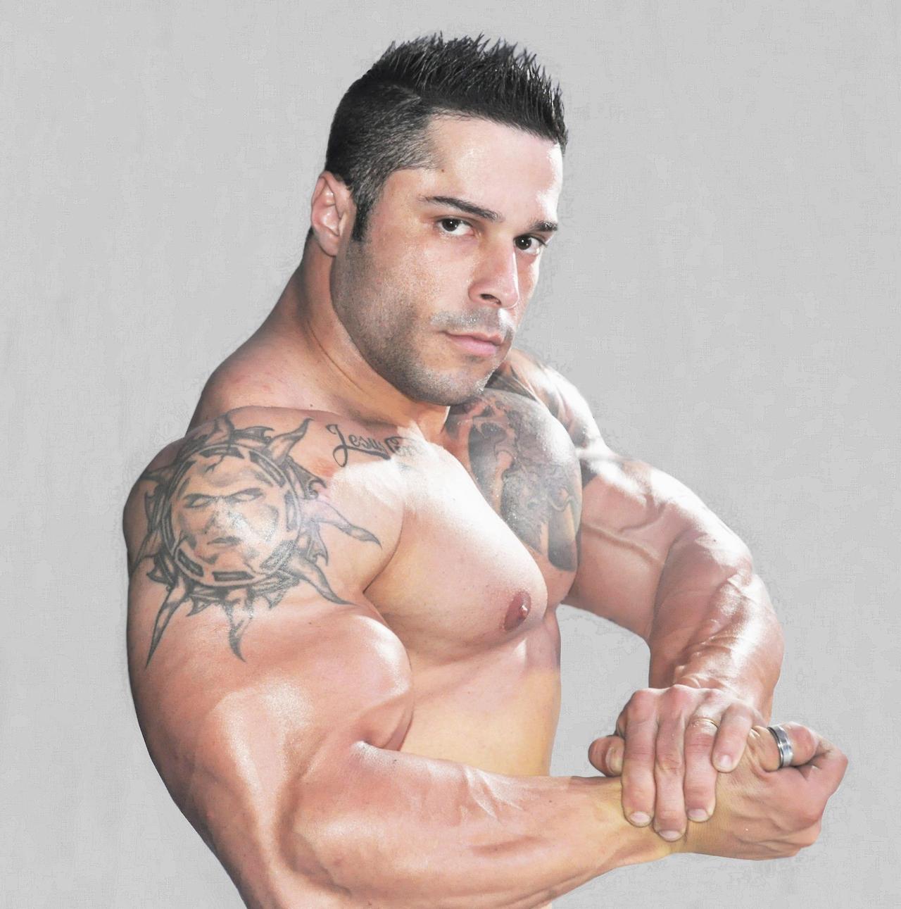 Muscle Lover: Brazilian bodybuilder Bruno Moraes