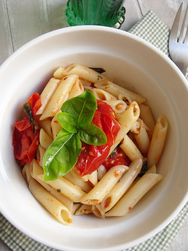 Penne al sugo di pomodoro e basilico | Cocinar es ponerse