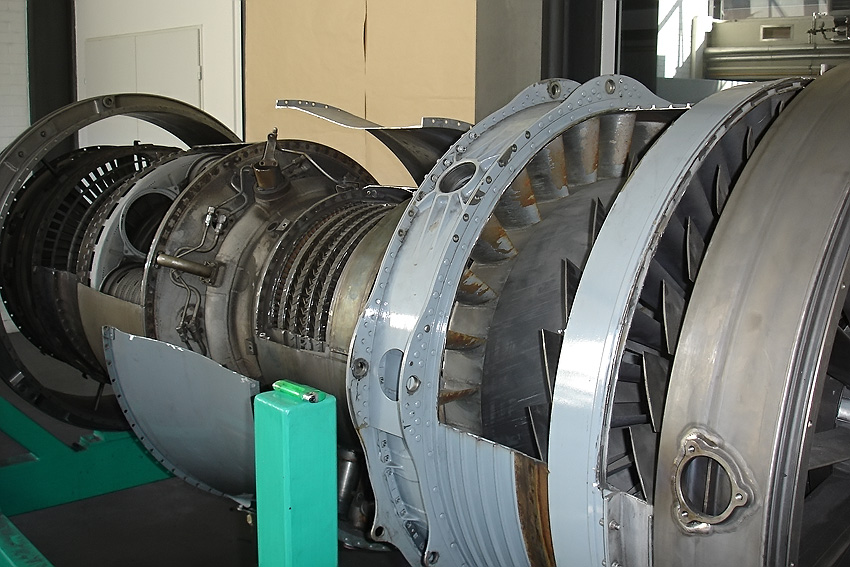 PRATT&WHITNEY TF30-P-408 na Universidade de Aveiro (M546 - 29PM/2011 ...