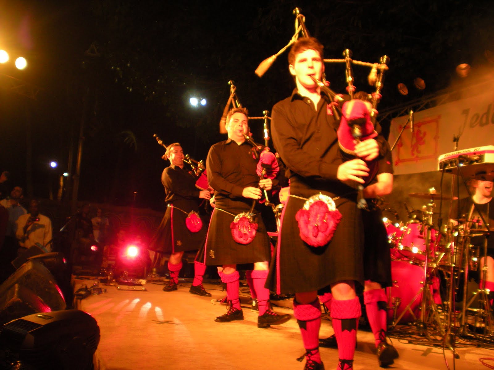 The Gleannancre Pipe Band: RED HOT PIPES - LIVE IN CONCERT