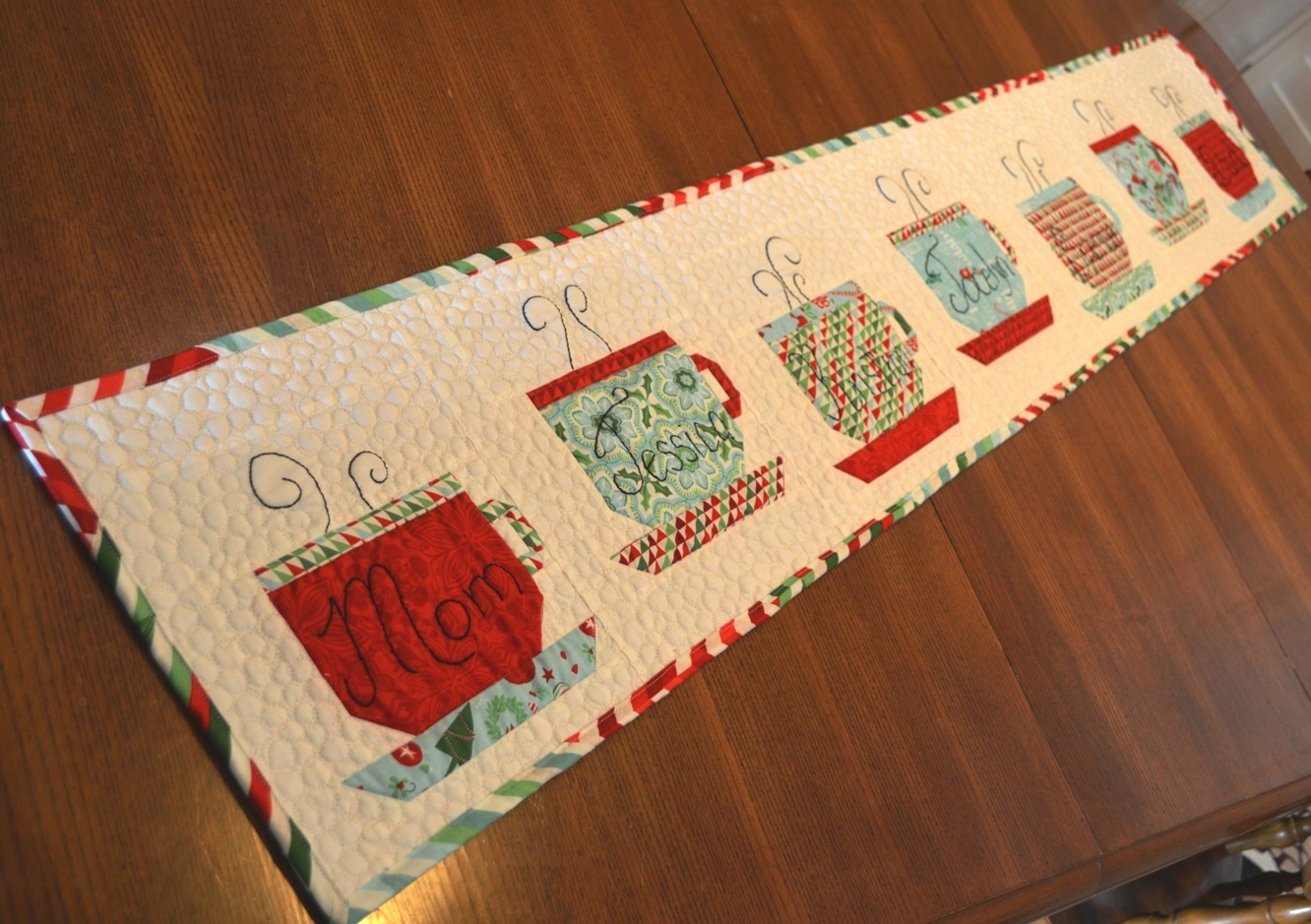 Linens Peppermint and Cocoa Table Runner Kitchen & Dining etna.com.pe