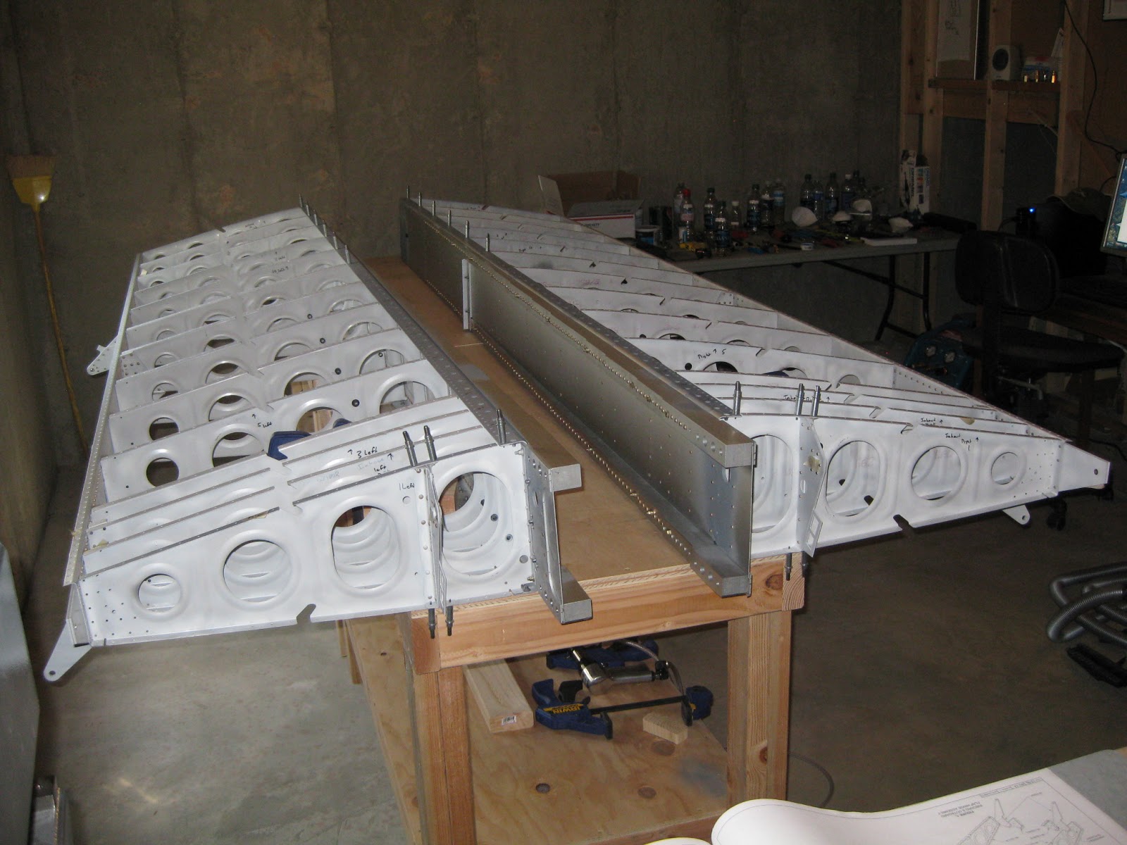 E's Van's RV-14A: Wings: Rear spar. Attached.