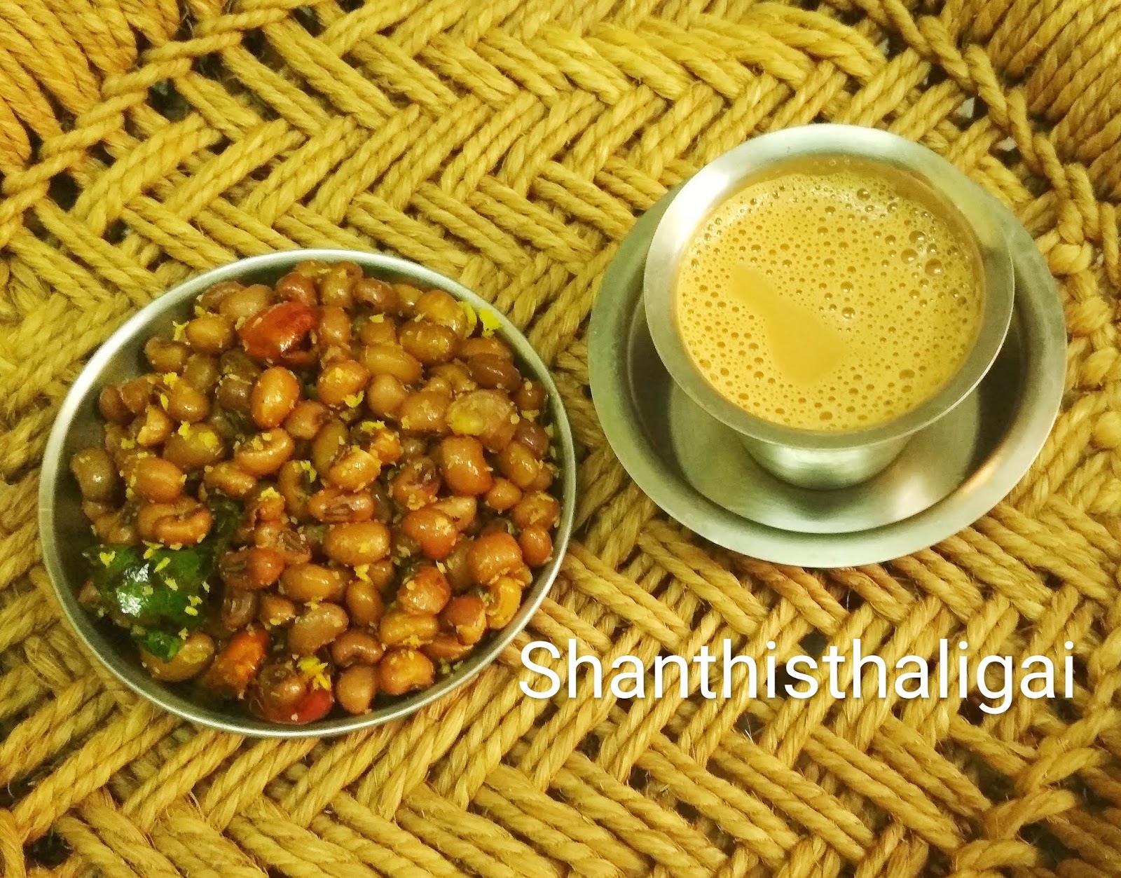 Shanthi Krishnakumar's cook book: KARAMANI SUNDAL / RED COW PEAS SUNDAL