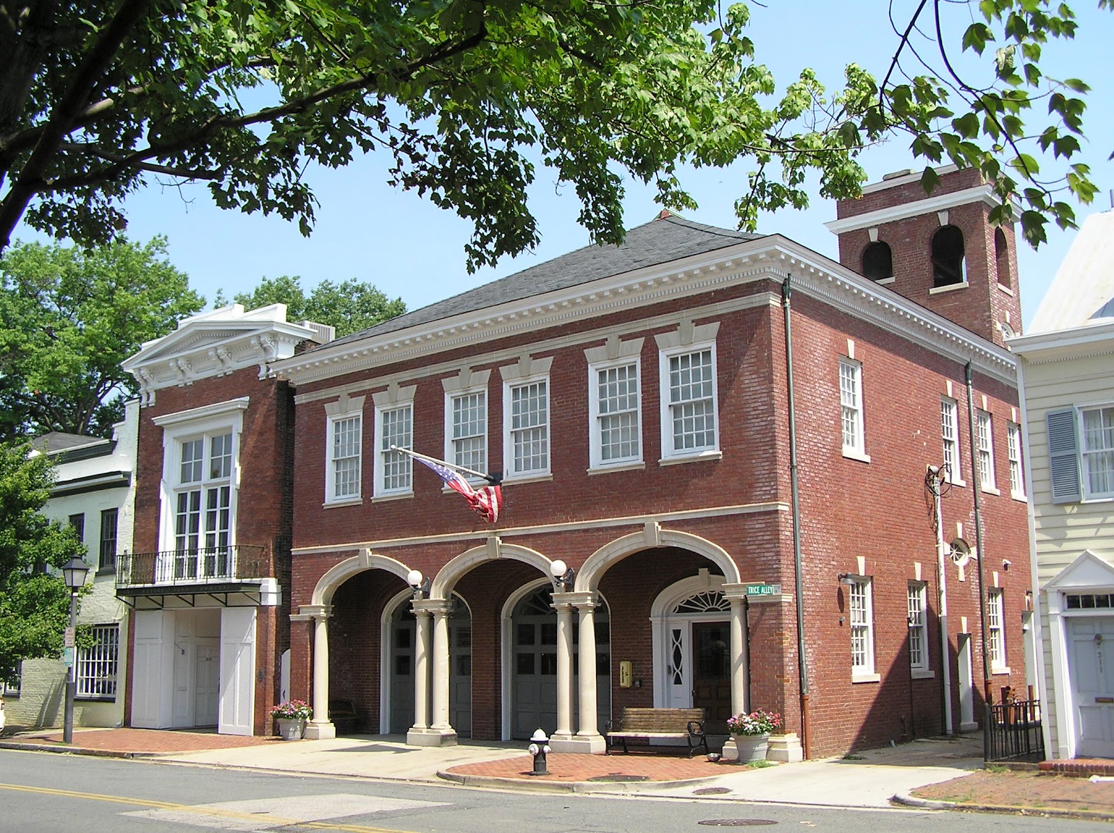 The Nebby Needle: Alexandria Architecture Walking Tour