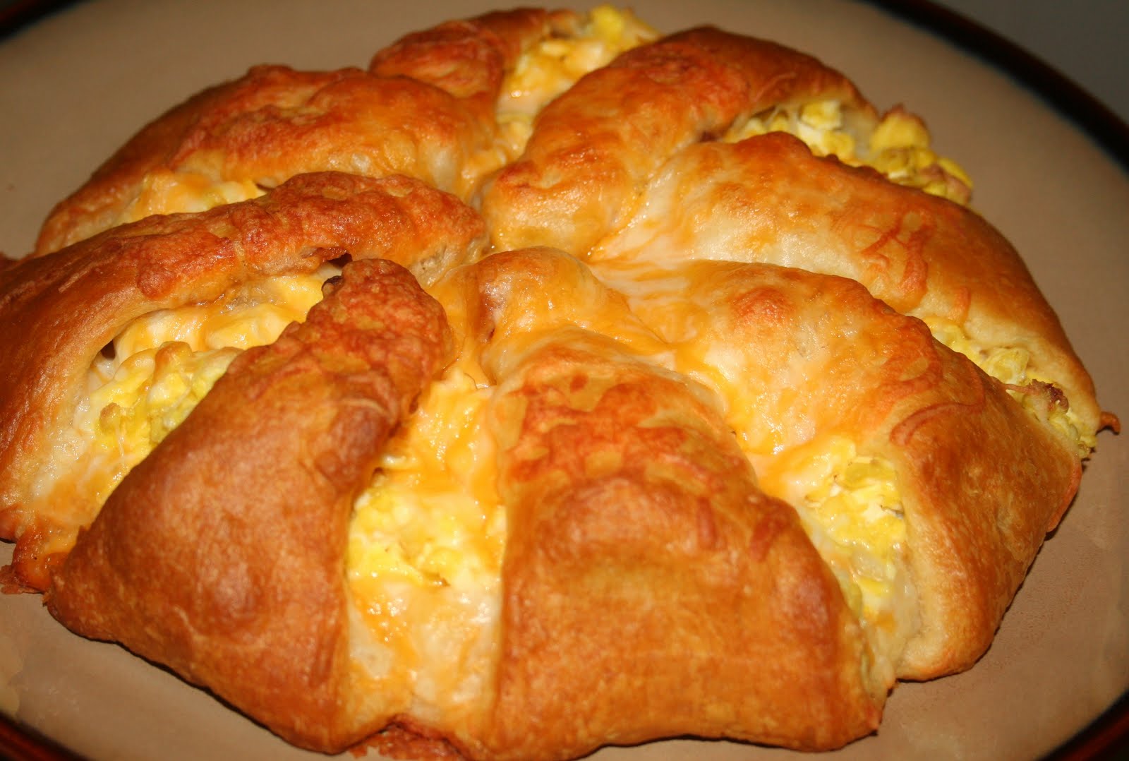 Mama's a Mess!: Crescent Breakfast Ring