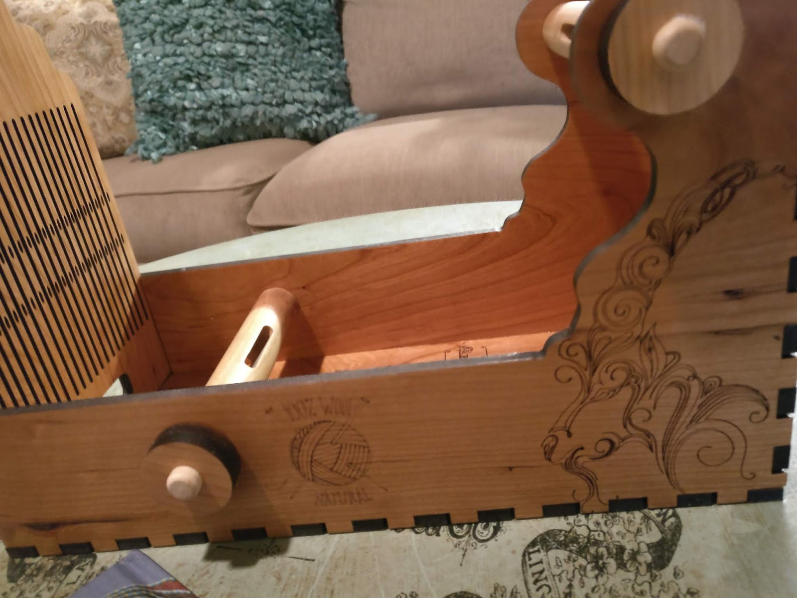 She's just a girl who creates...: Some box loom designs from Handywoman