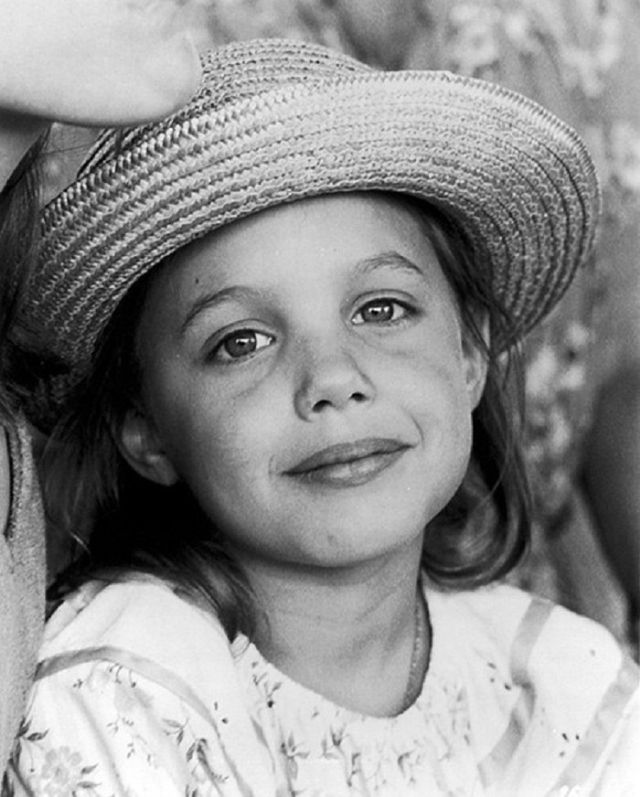 35 Adorable Angelina Jolie's Childhood Photos From the 1970s and Early ...