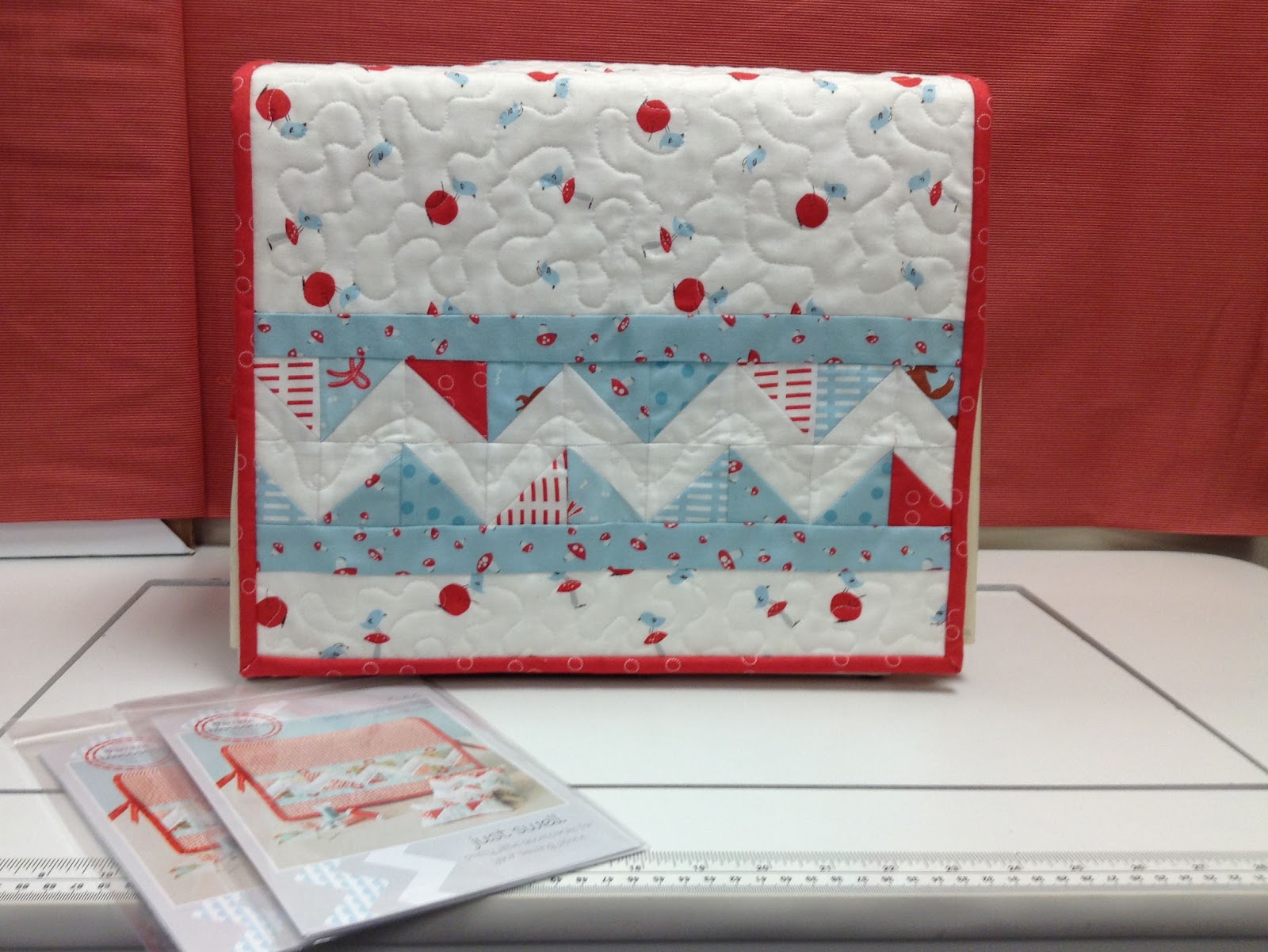 The Quilters Garden Patch: Sewing Machine Cover - Reversible