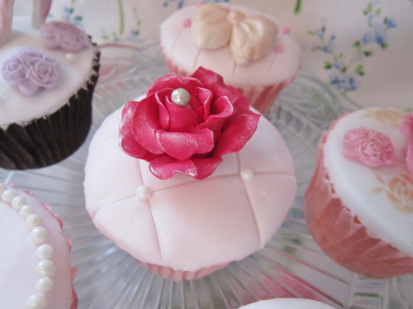 Shabby Chic Cupcakes from Lady of Vintage Bakery ♥ - Victoria's Vintage ...