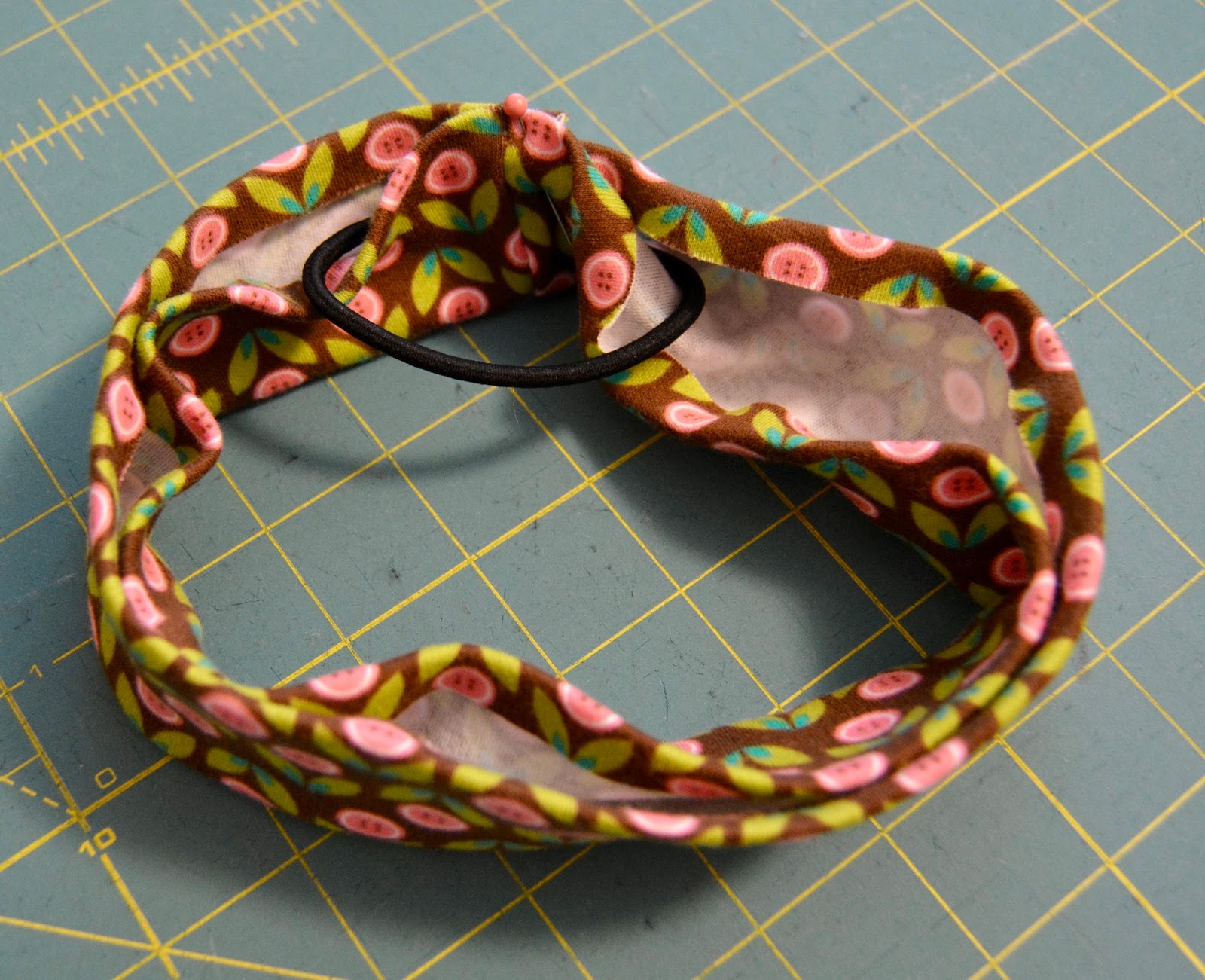 Roonie Ranching: The Easiest Scrunchie Ever -- Sewing Tutorial