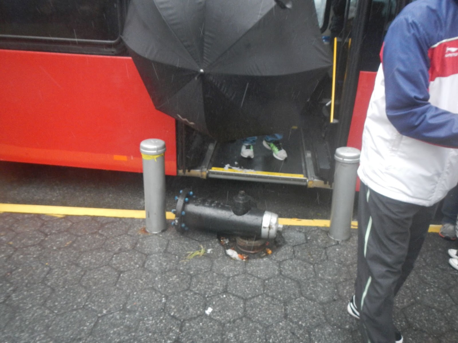 Roosevelt Islander Online: Broken Roosevelt Island Fire Hydrant Falls ...