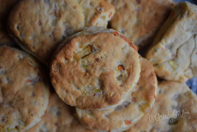 Greedy Girl : Apple stuffing biscuits
