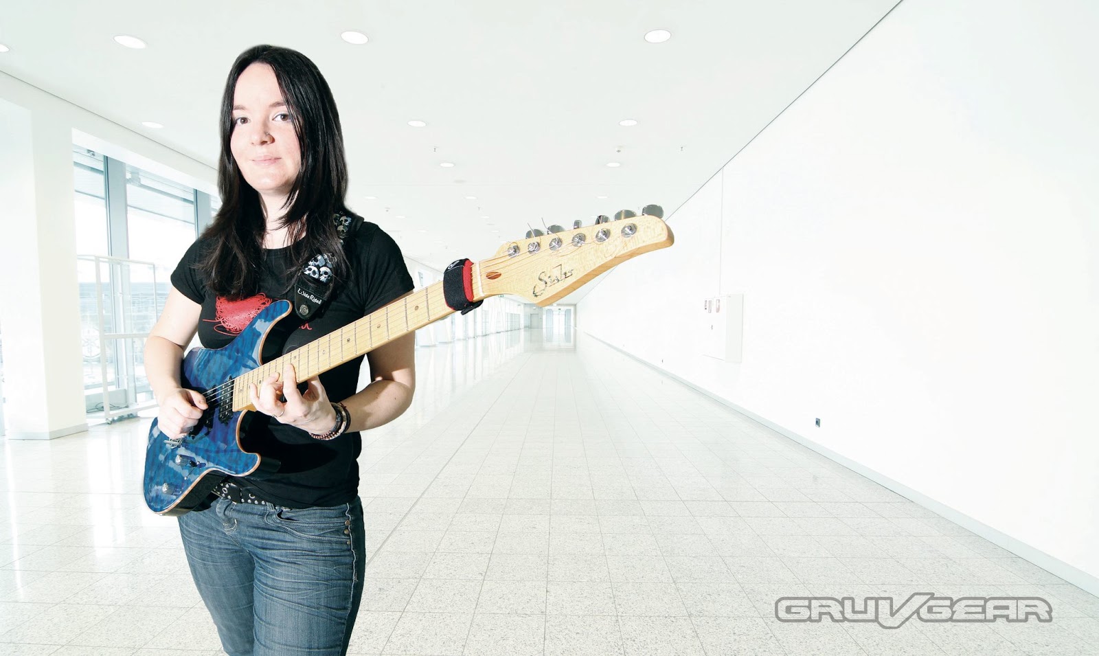 Anouck André: 5000+ friends on Facebook - time for the fan page... oh ...