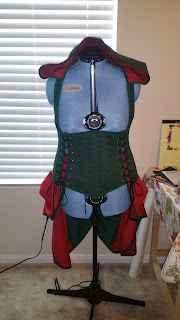 Danielle Sews: Simplicity 1091 Part 3 - Poison Ivy Bustle