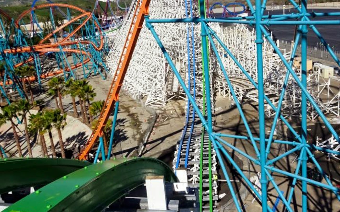 Photos de chantier pour Twisted Colossus à Six Flags Magic Mountain ...
