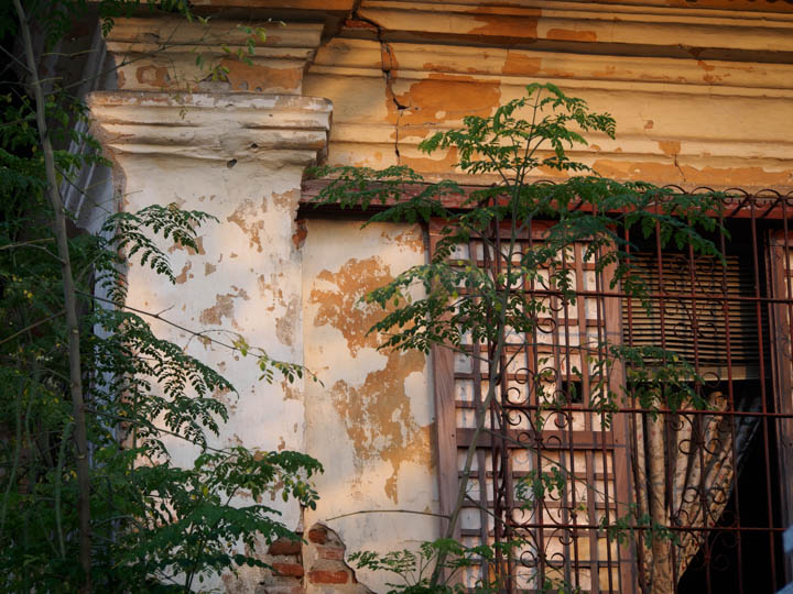 Enderle Travelblog: Sea Shells in My Windows: the Capiz Windows of Vigan
